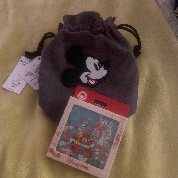 Disney | Other | Disney Parks Collectible Trading Pin Bag And Jumbo ...